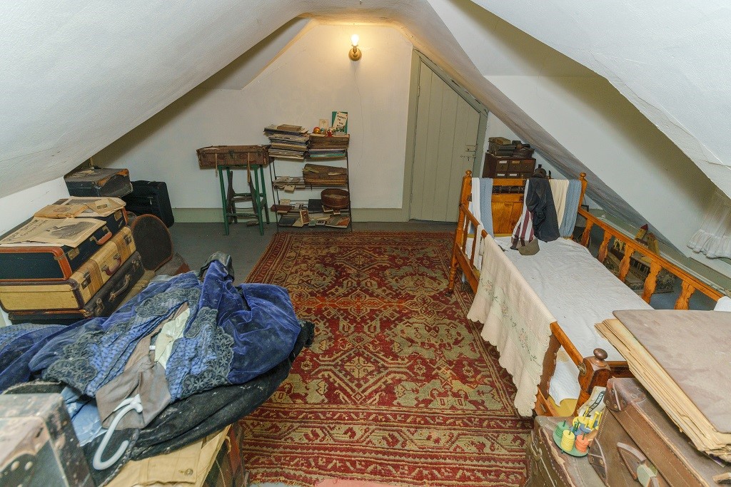 Locations Hub - Jonathan Sturges Cottage