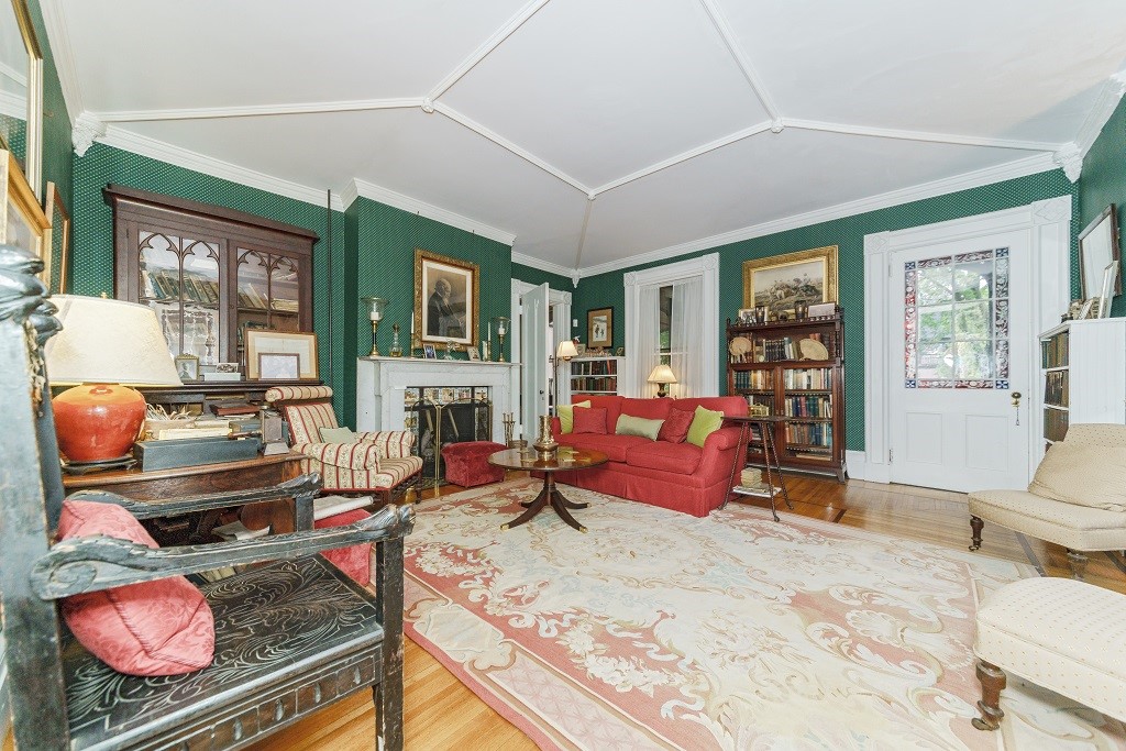 Locations Hub - Jonathan Sturges Cottage