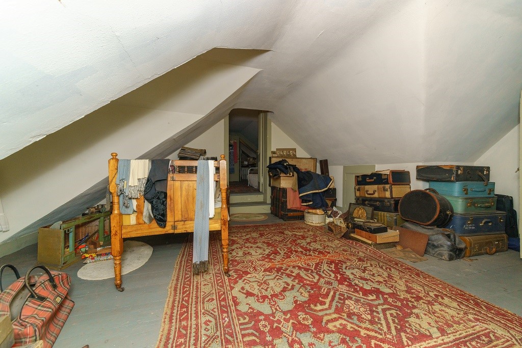Locations Hub - Jonathan Sturges Cottage