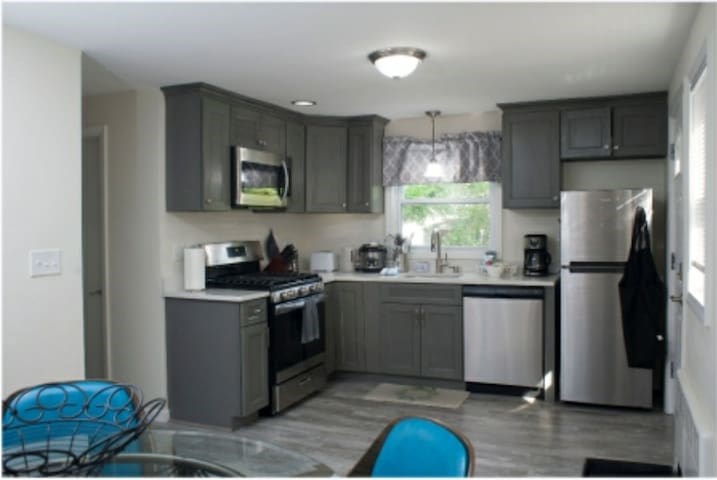 Locations Hub - Lux Cape with Vast Yard