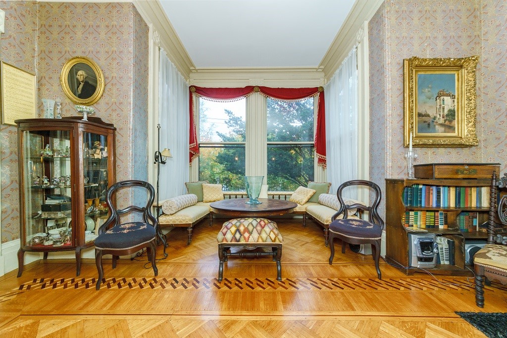 Locations Hub - Jonathan Sturges Cottage