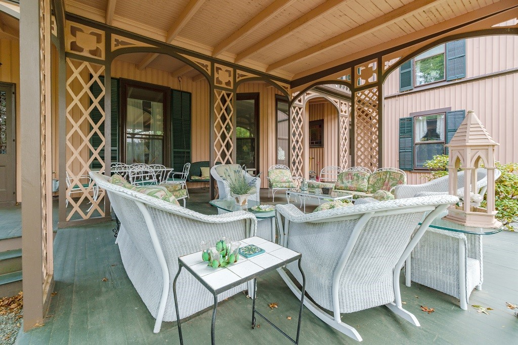 Locations Hub - Jonathan Sturges Cottage