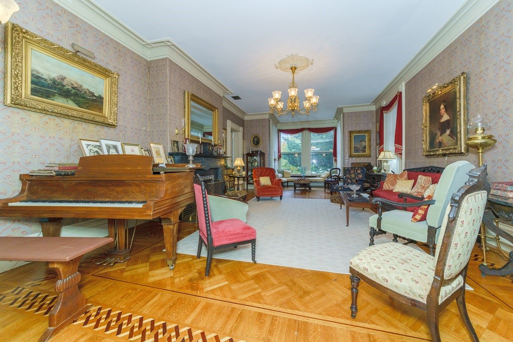 Locations Hub - Jonathan Sturges Cottage