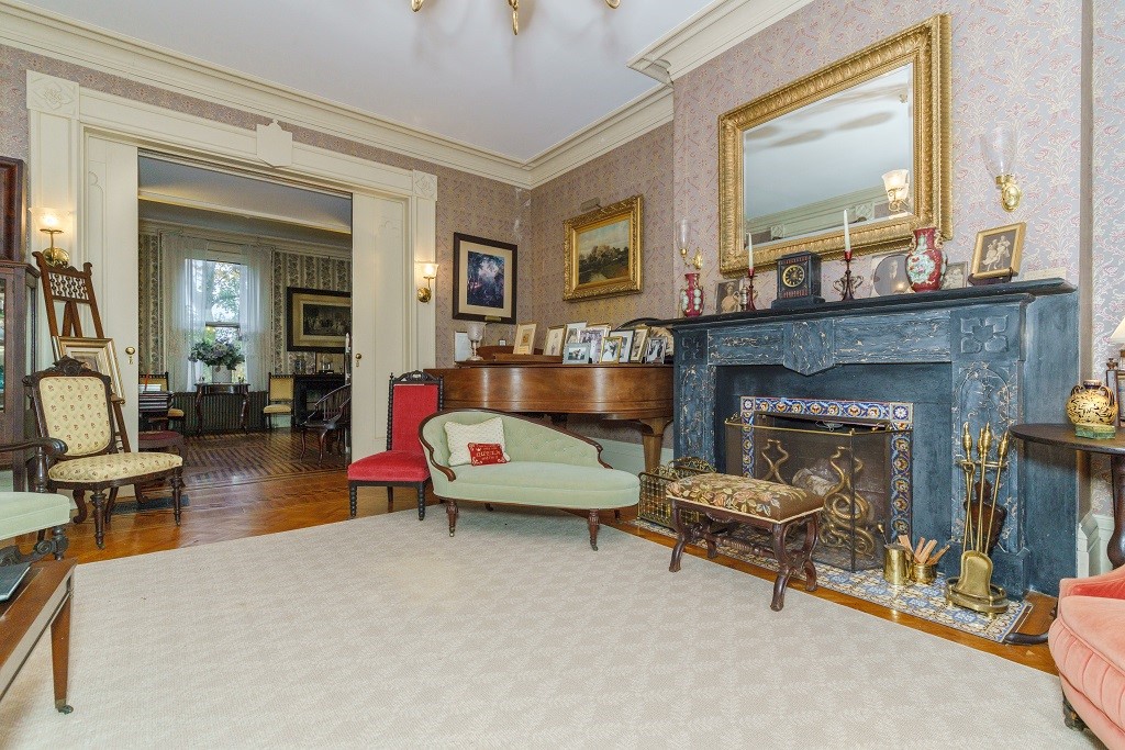 Locations Hub - Jonathan Sturges Cottage