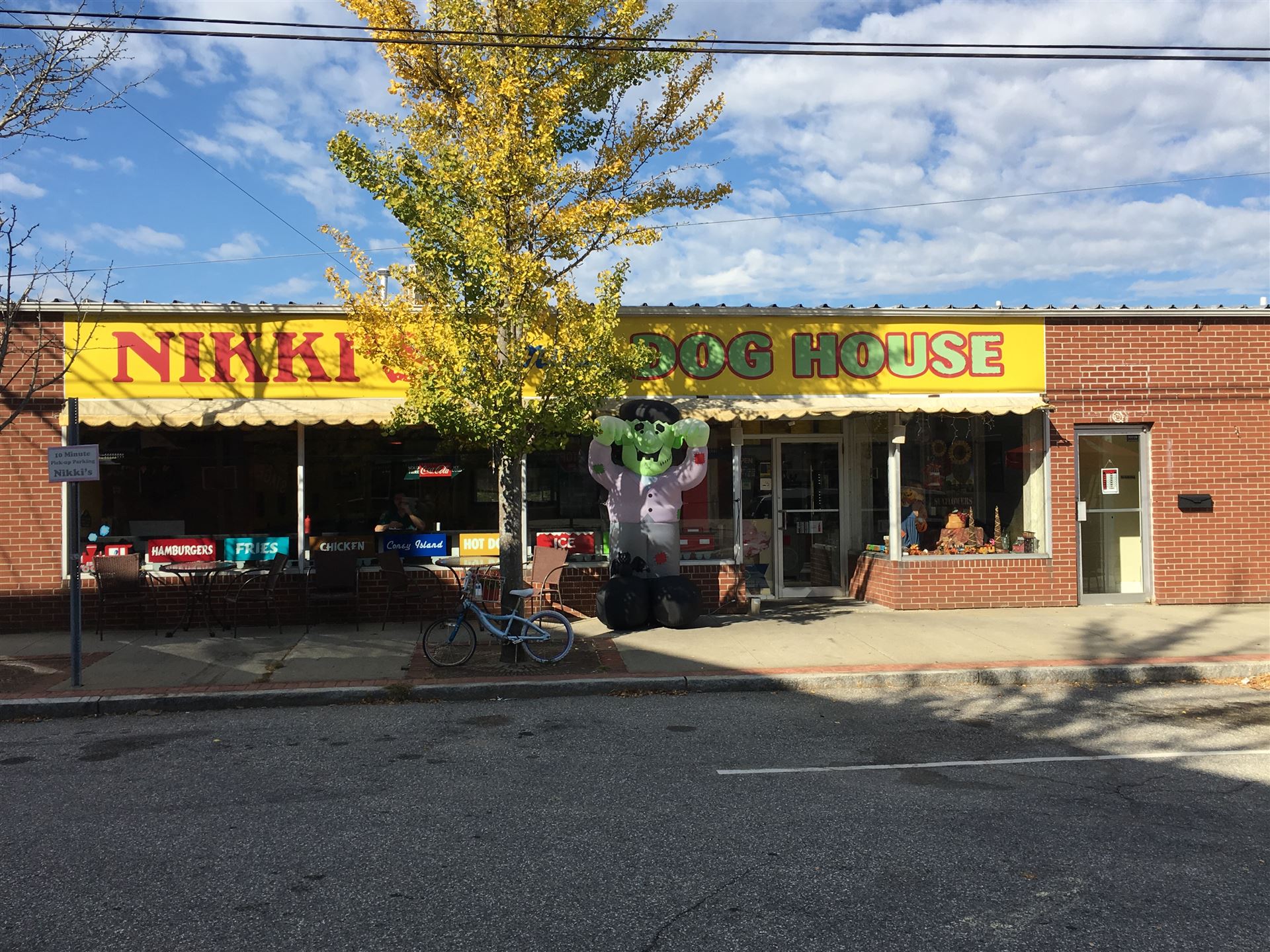 Locations Hub - Nikki's Dog House