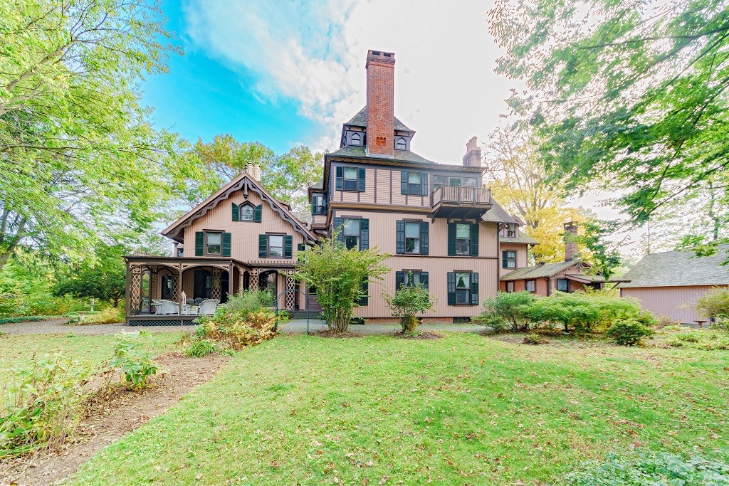 Locations Hub - Jonathan Sturges Cottage