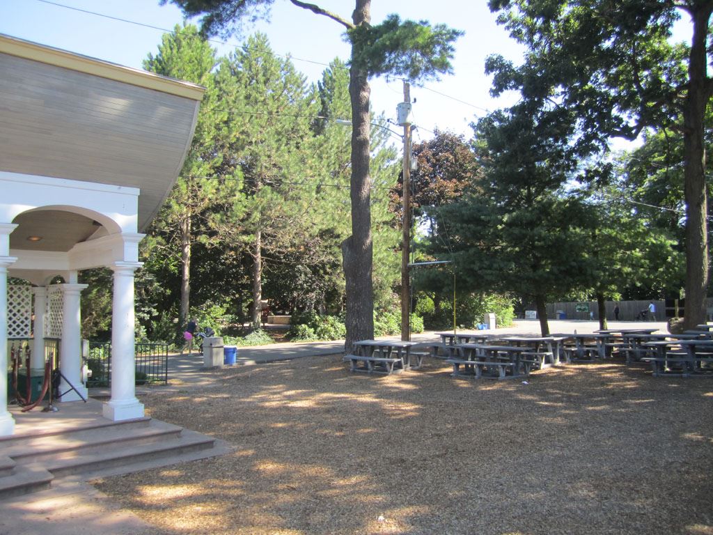 Locations Hub - Connecticut's Beardsley Zoo - Carousel Area