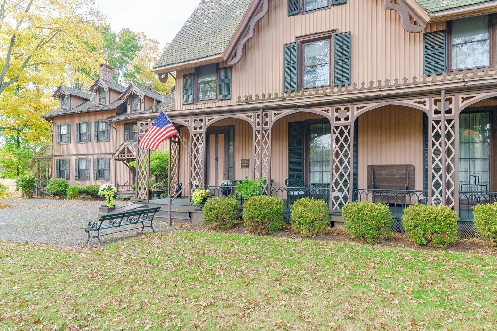 Locations Hub - Jonathan Sturges Cottage