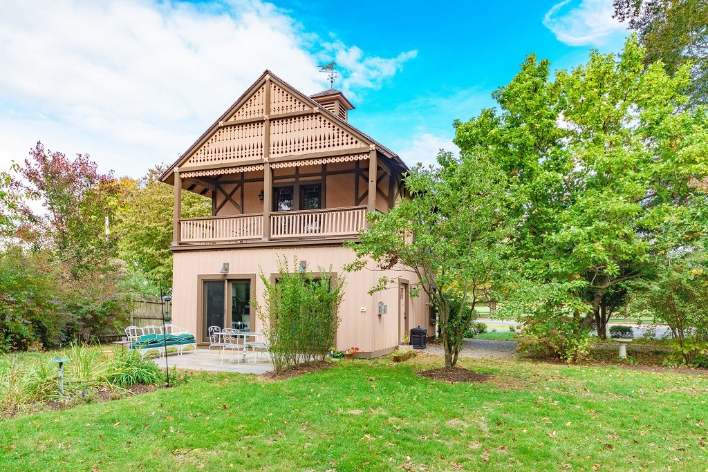 Locations Hub - Jonathan Sturges Cottage