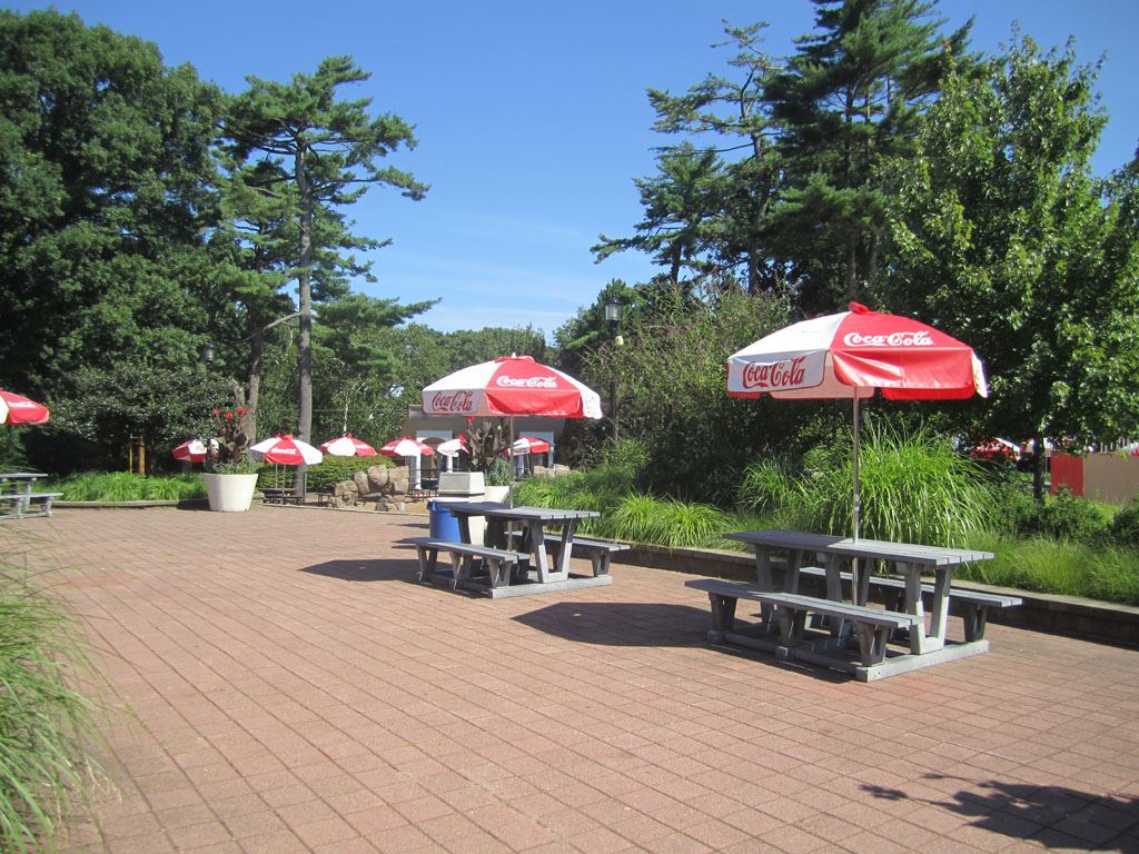 Locations Hub - Connecticut's Beardsley Zoo - Carousel Area